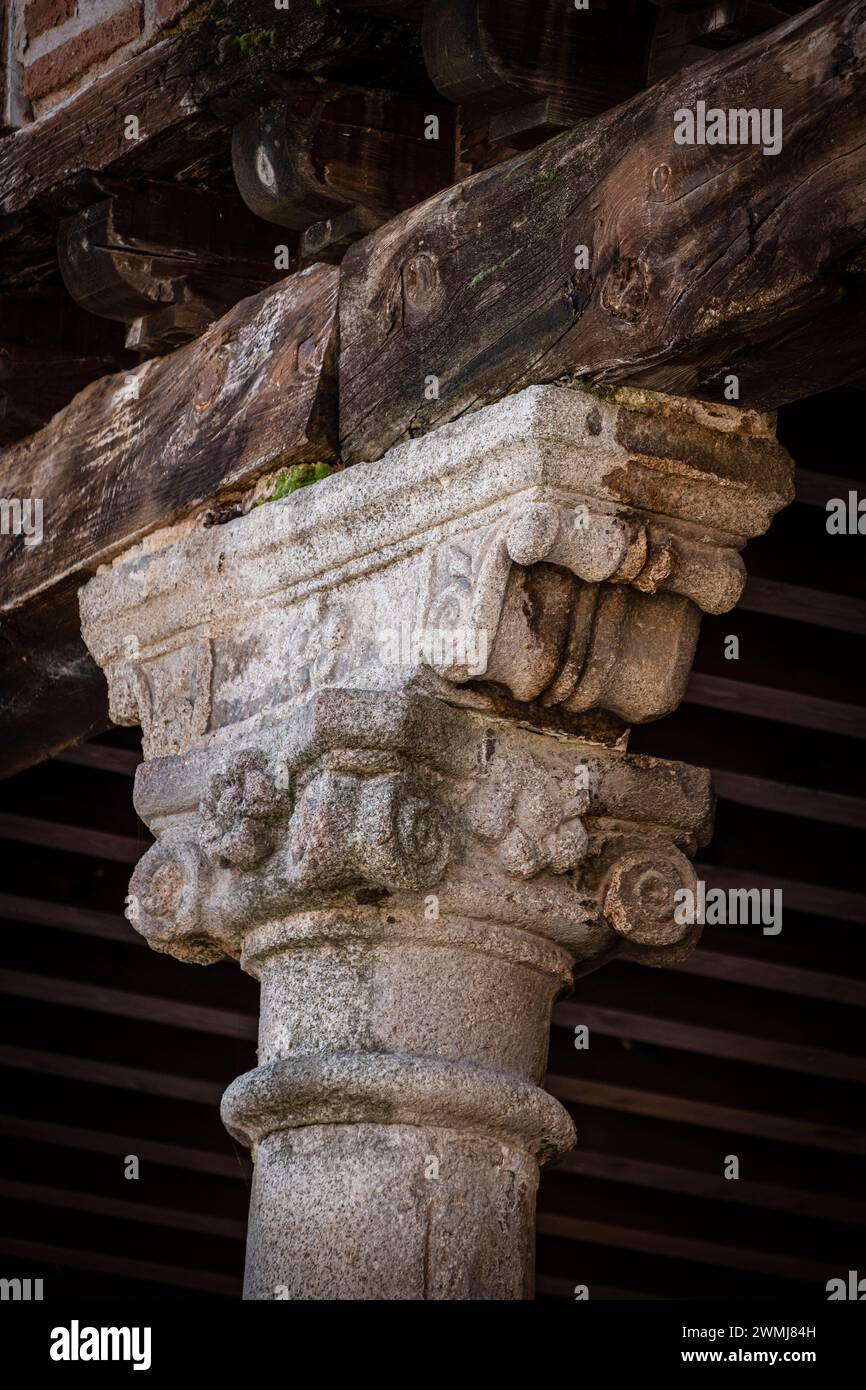 Typical column hi-res stock photography and images - Alamy