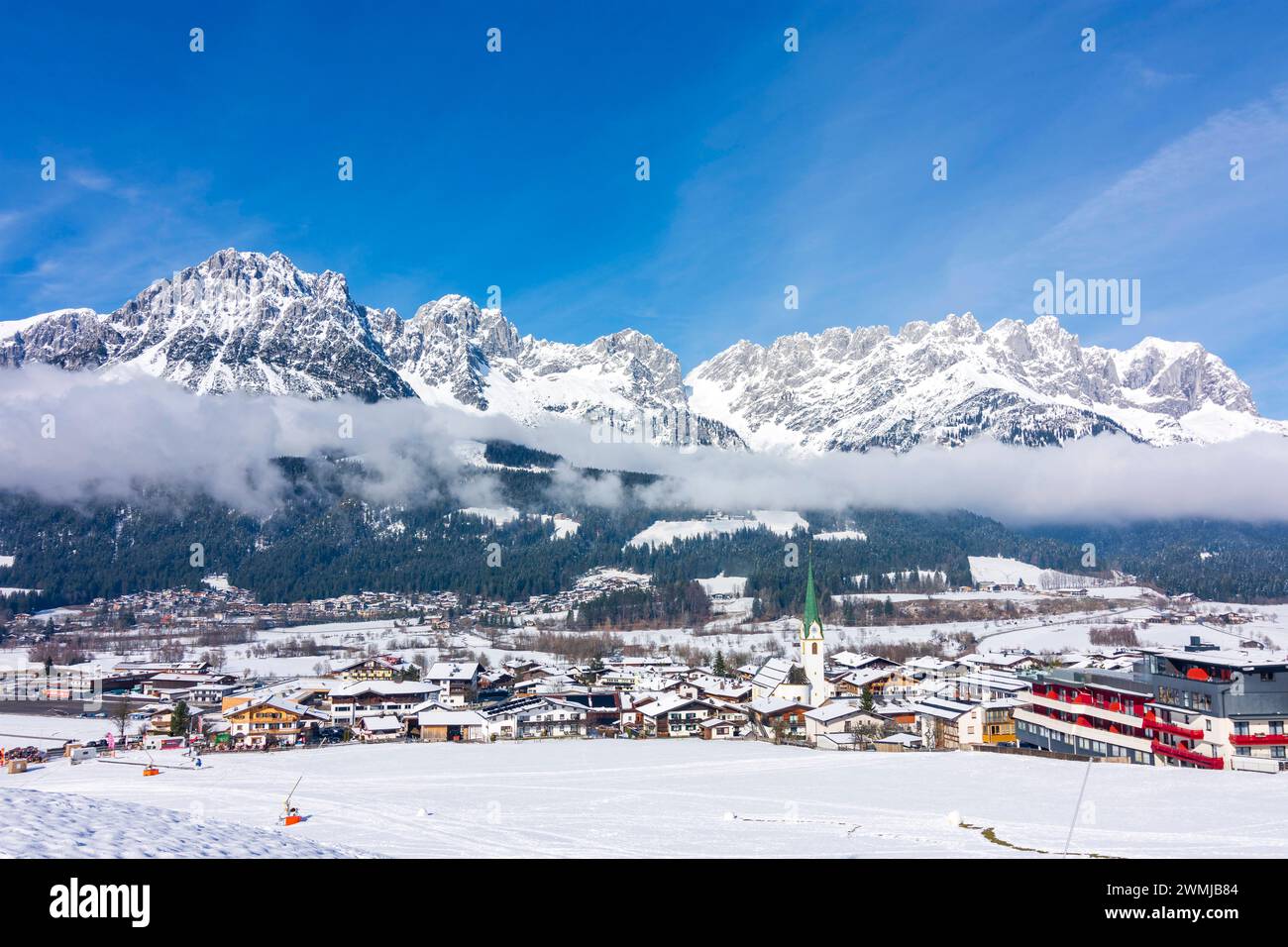 Ellmau: village Ellmau, Wilder Kaiser mountain range, snow in Wilder ...