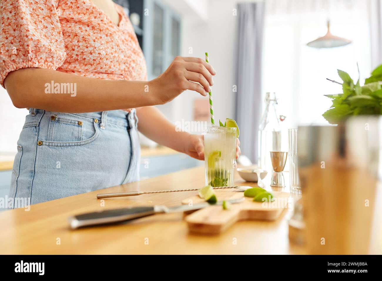 woman making cocktail drinks at home kitchen Stock Photo - Alamy