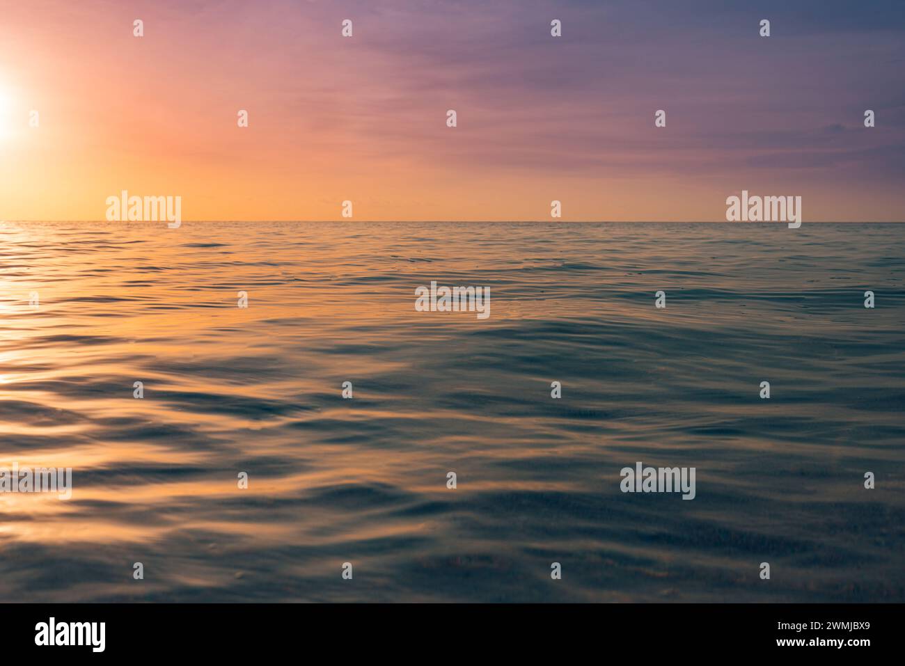 Golden sea water surface hi-res stock photography and images - Alamy