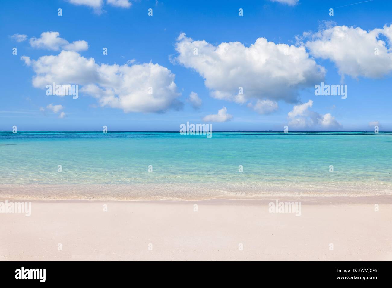 Empty texture relaxing lagoon beach hi-res stock photography and images ...
