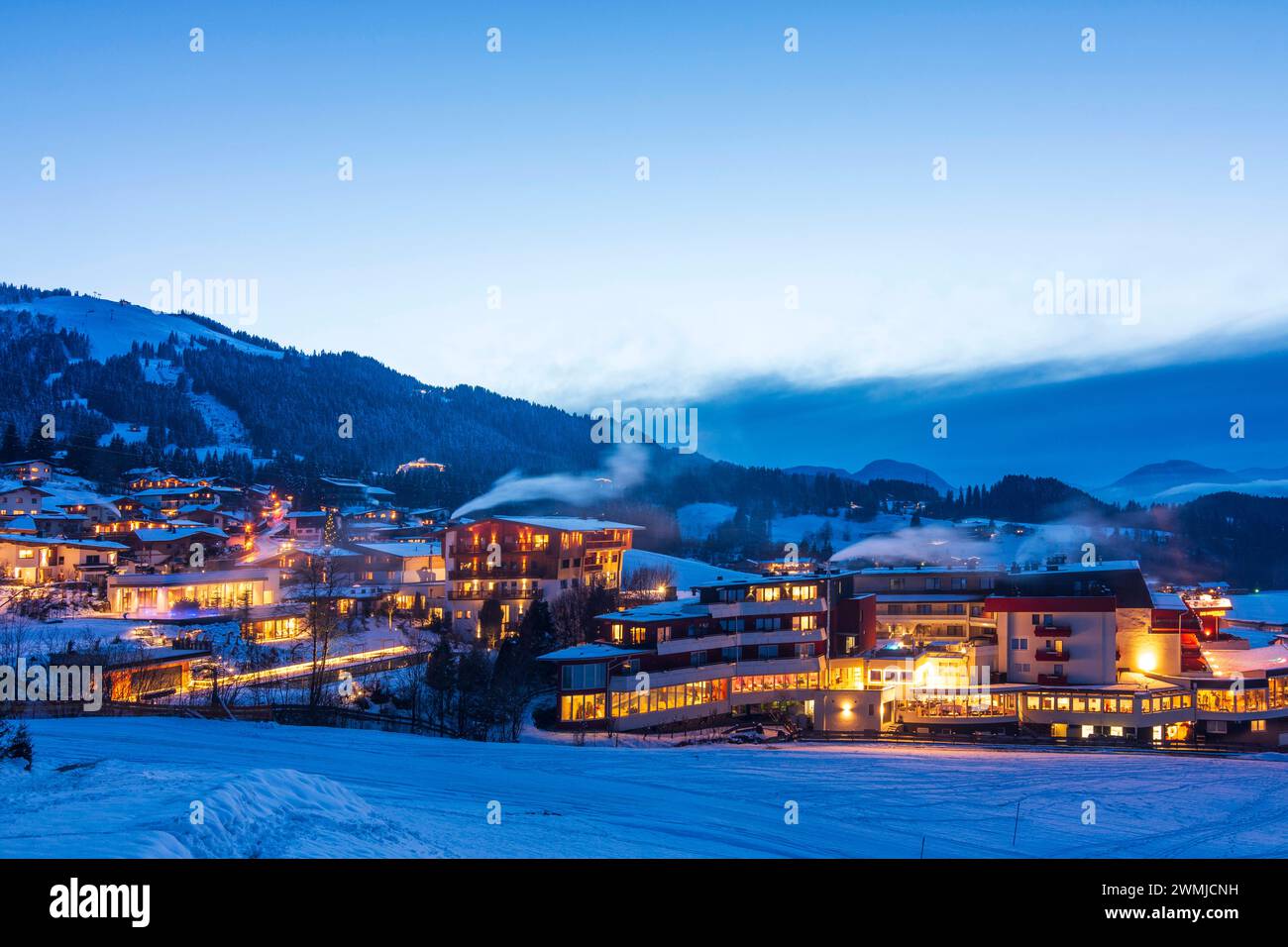 village Ellmau with church, Wilder Kaiser mountain range, snow Ellmau ...