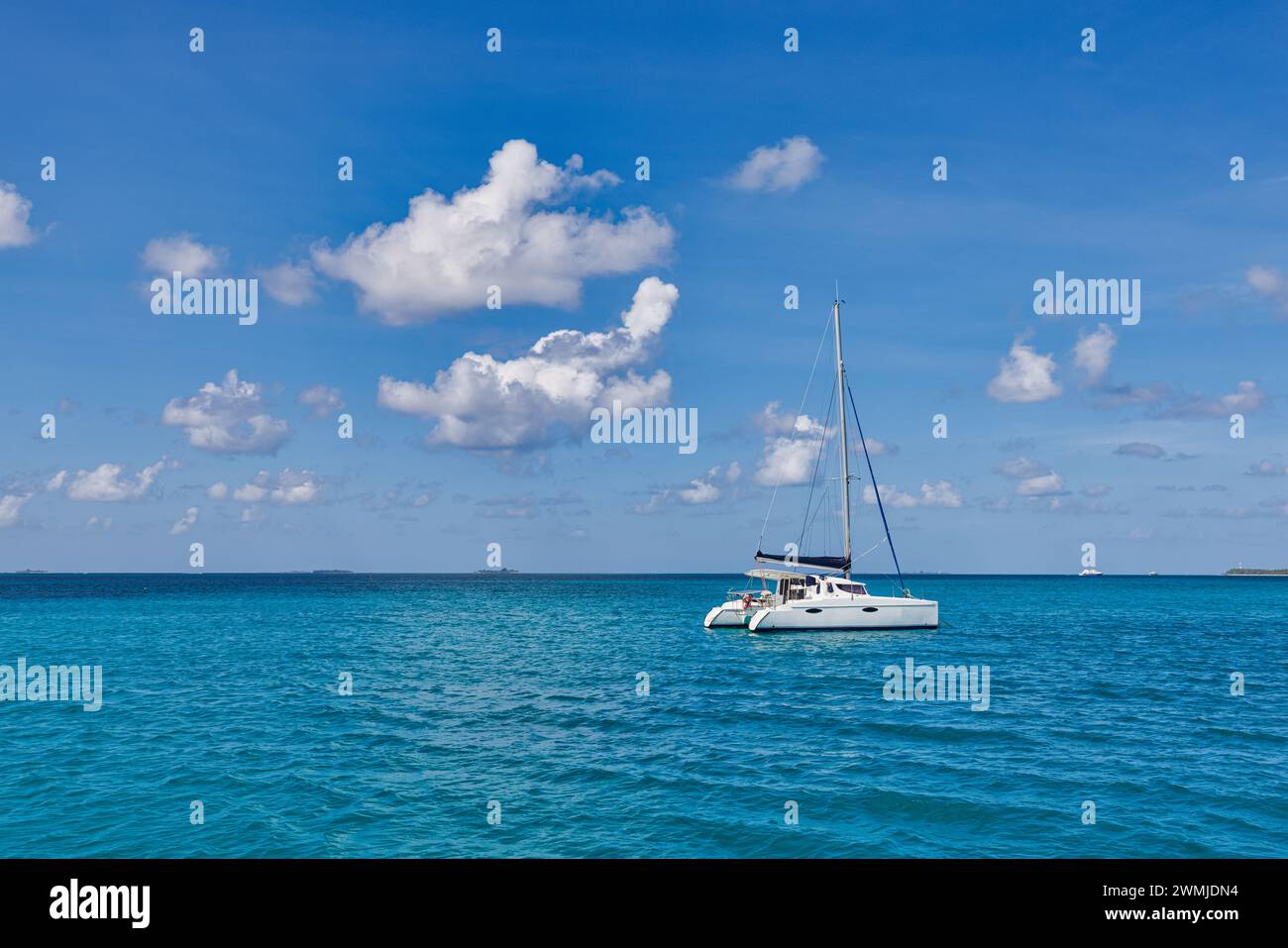 Bright sails tropical hi-res stock photography and images - Alamy