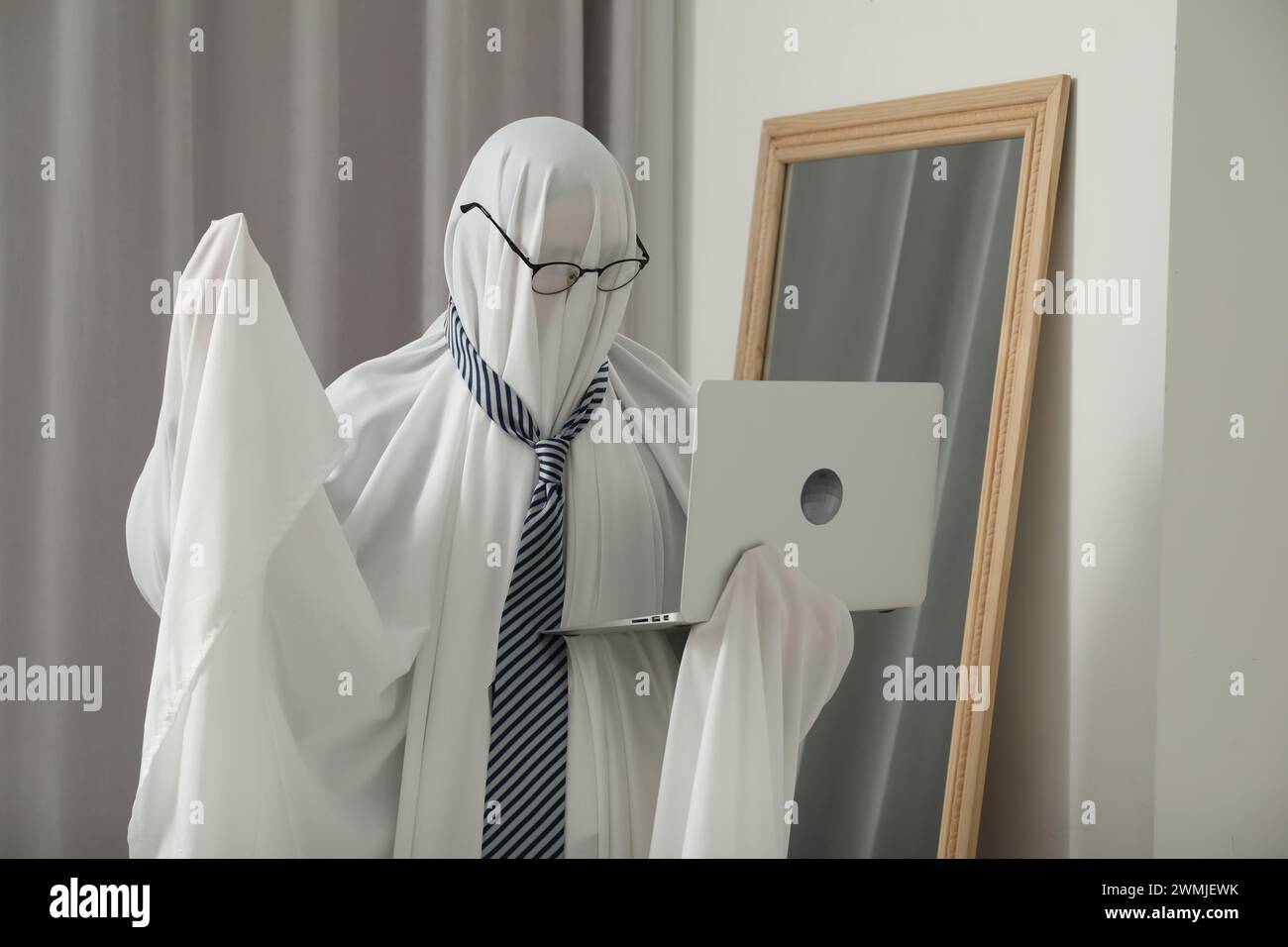 Creepy man computer hi-res stock photography and images - Alamy