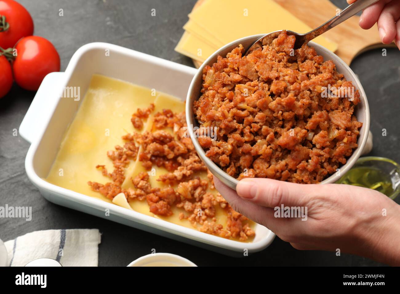 Lasagna woman hi-res stock photography and images - Alamy