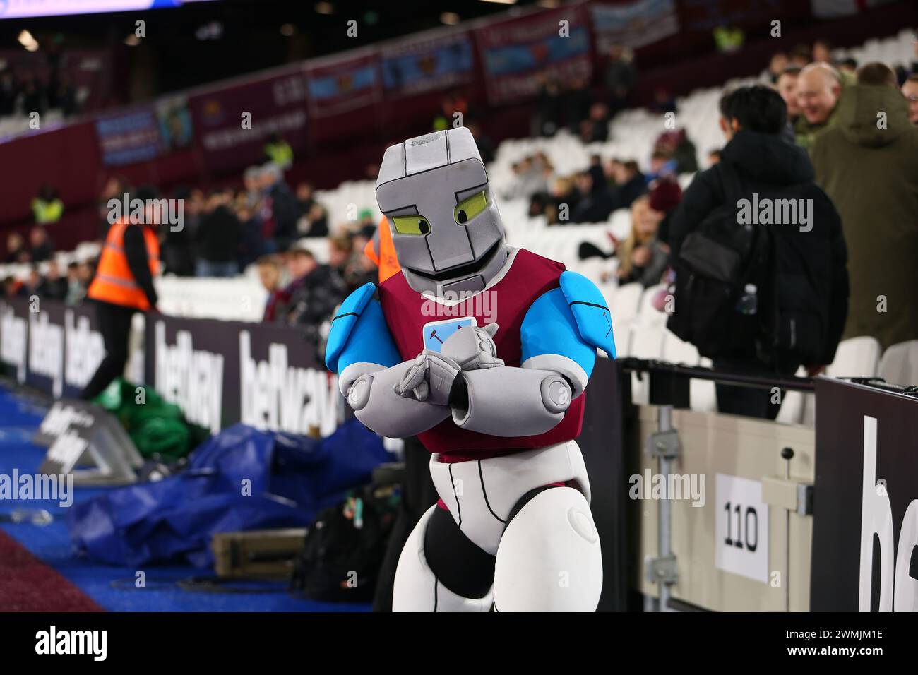 West ham united mascot hi-res stock photography and images - Alamy