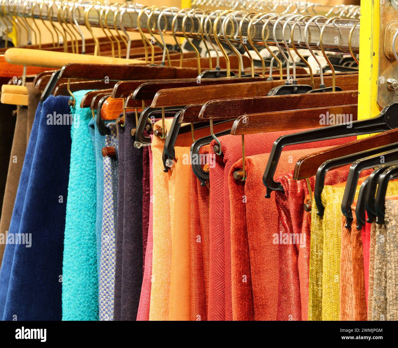 Fabric samples hanging on rack hi-res stock photography and images - Alamy