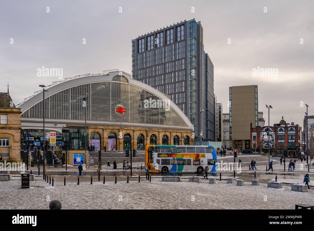 Liverpool lime St station in snow Stock Photo - Alamy