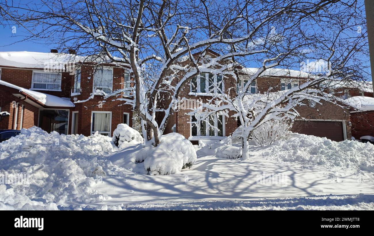 Building exterior after a heavy snow storm in Canada Stock Photo - Alamy