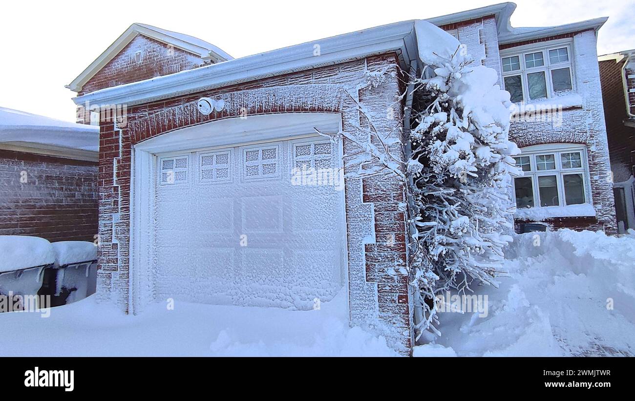 Building exterior after a heavy snow storm Stock Photo - Alamy