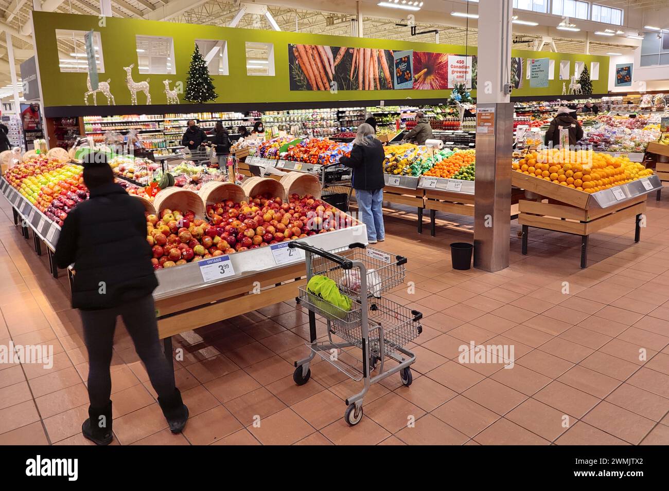 Shot supermarket aisle hi-res stock photography and images - Alamy