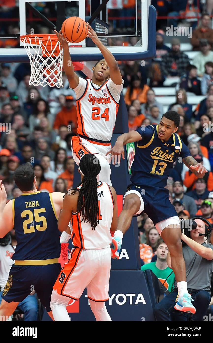 Syracuse guard Quadir Copeland (24) reaches for a pass over Notre Dame ...