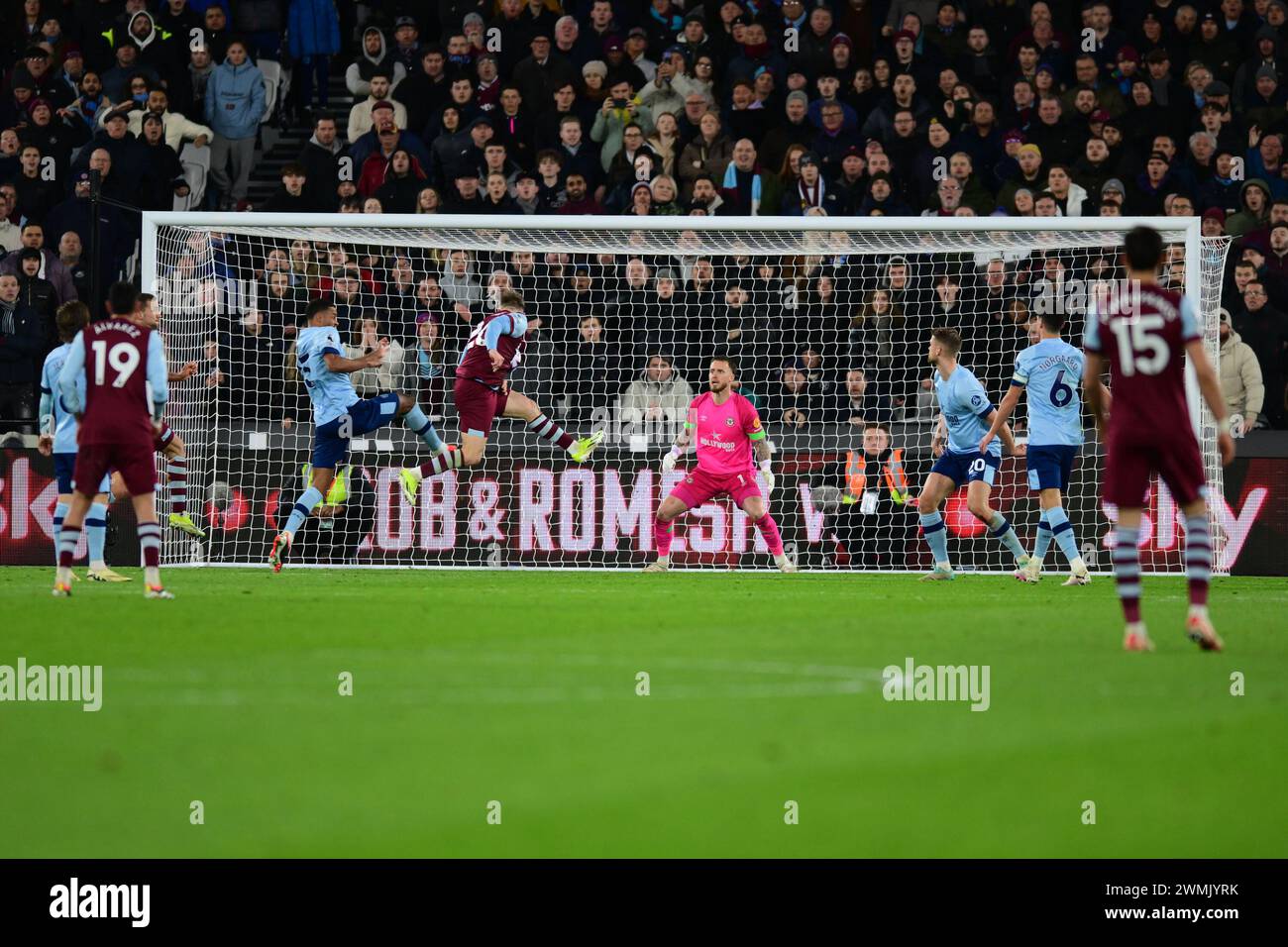 Bowen third goal brentford hi-res stock photography and images - Alamy