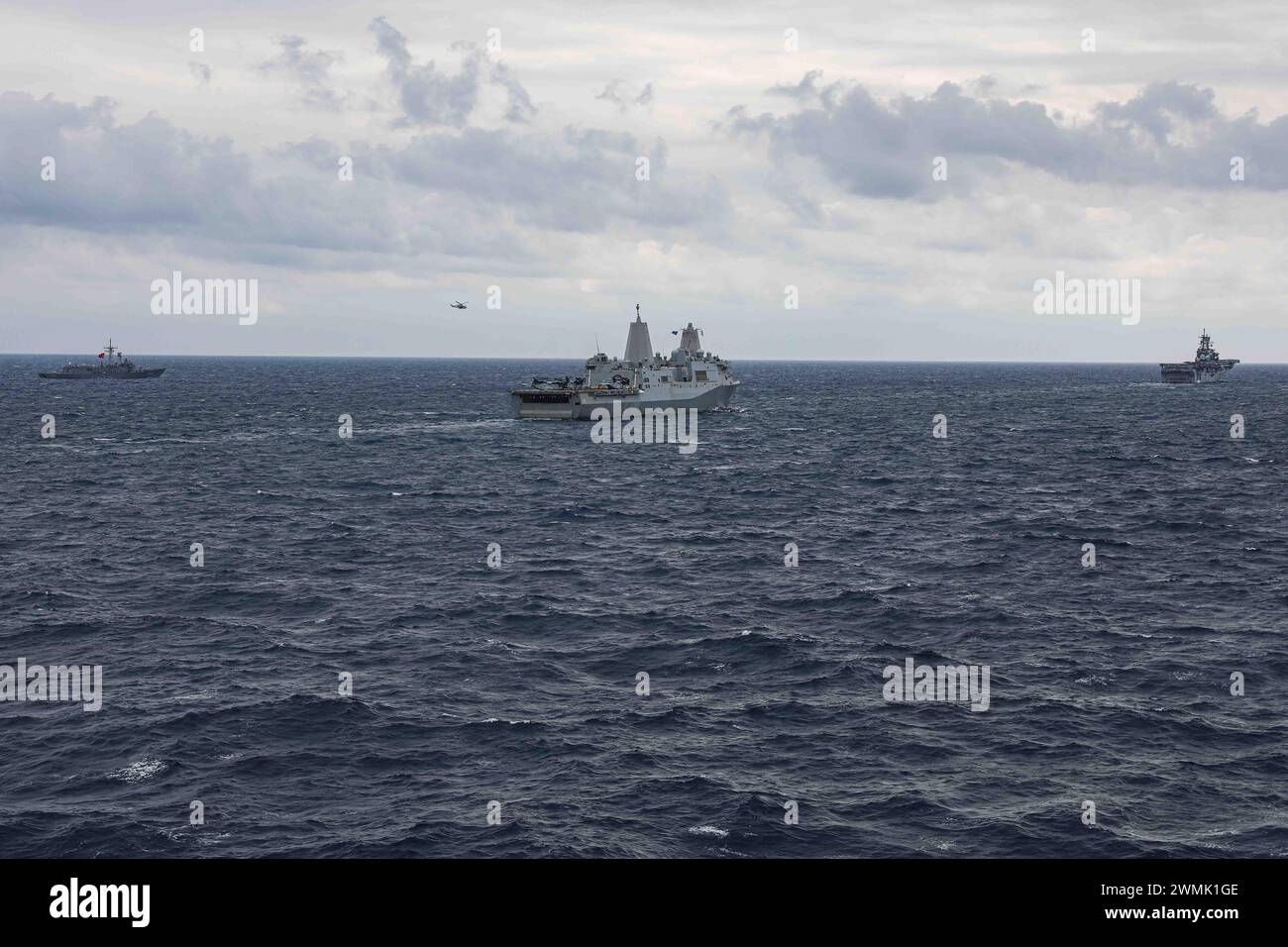 Navy ship command center hi-res stock photography and images - Alamy