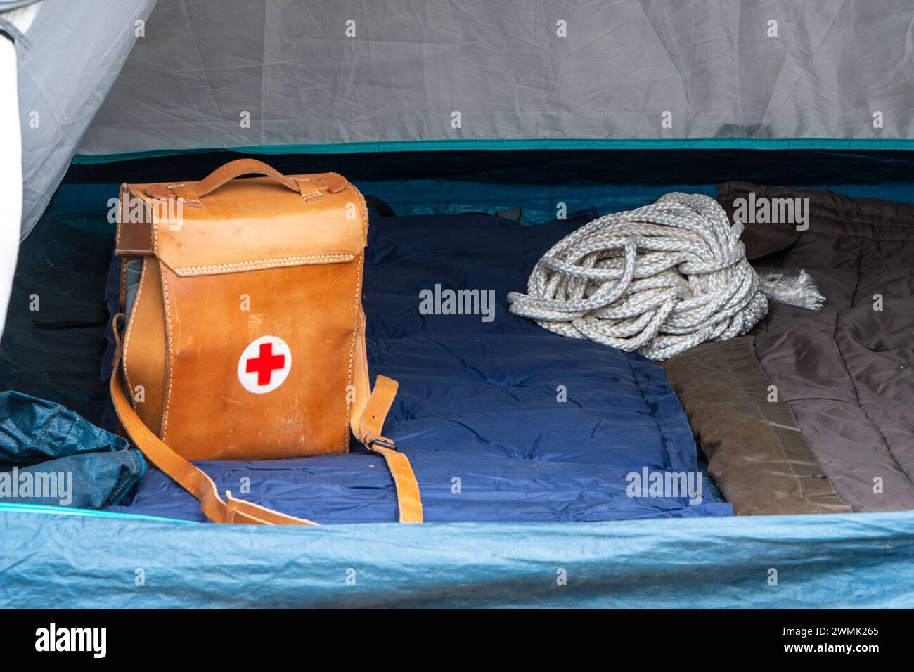 First aid tent hi-res stock photography and images - Alamy