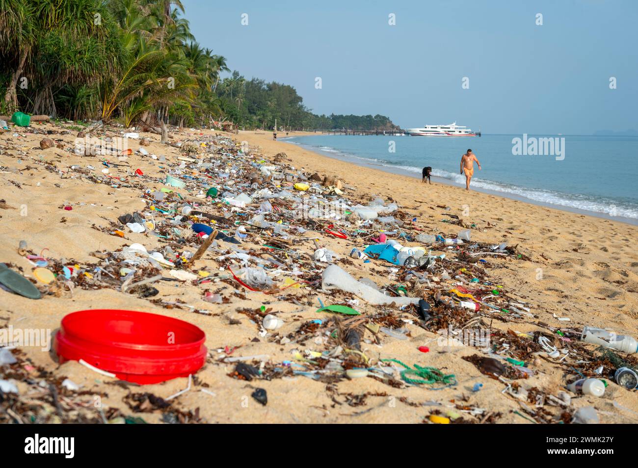 Plastic pollution beach hi-res stock photography and images - Alamy