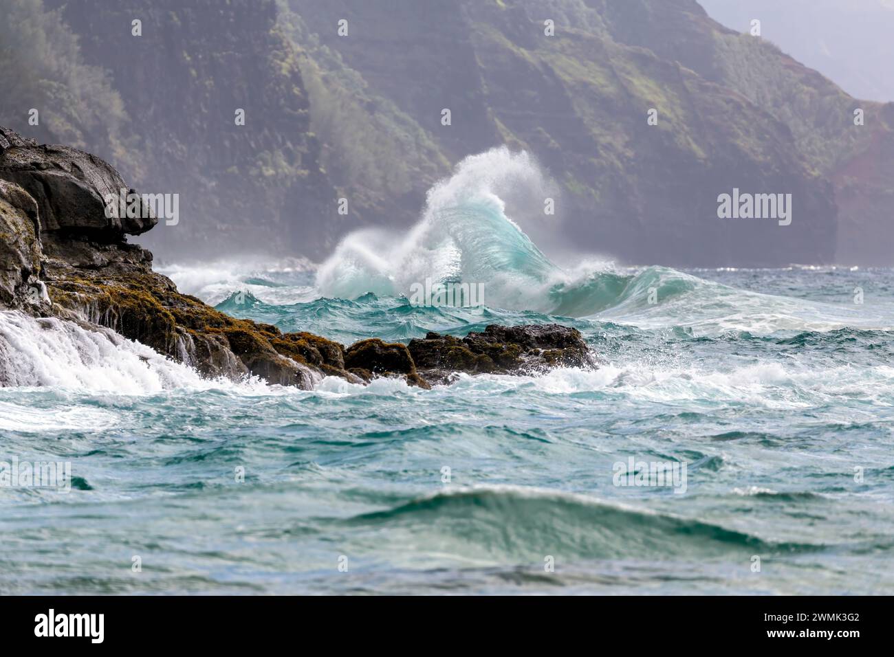 Unusual wave hi-res stock photography and images - Alamy