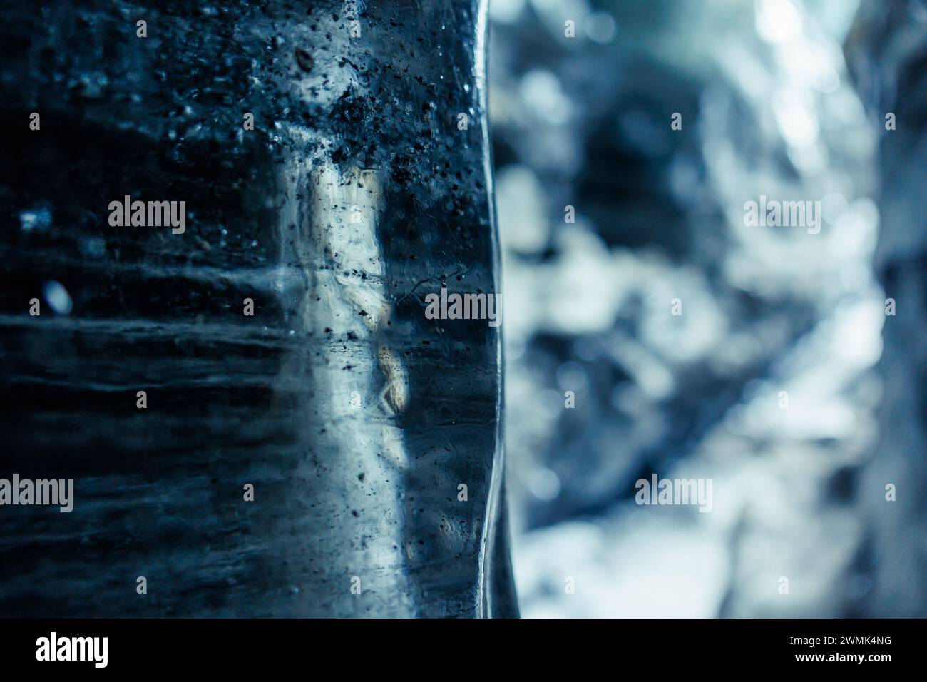 Water dripping from ice block hi-res stock photography and images - Alamy
