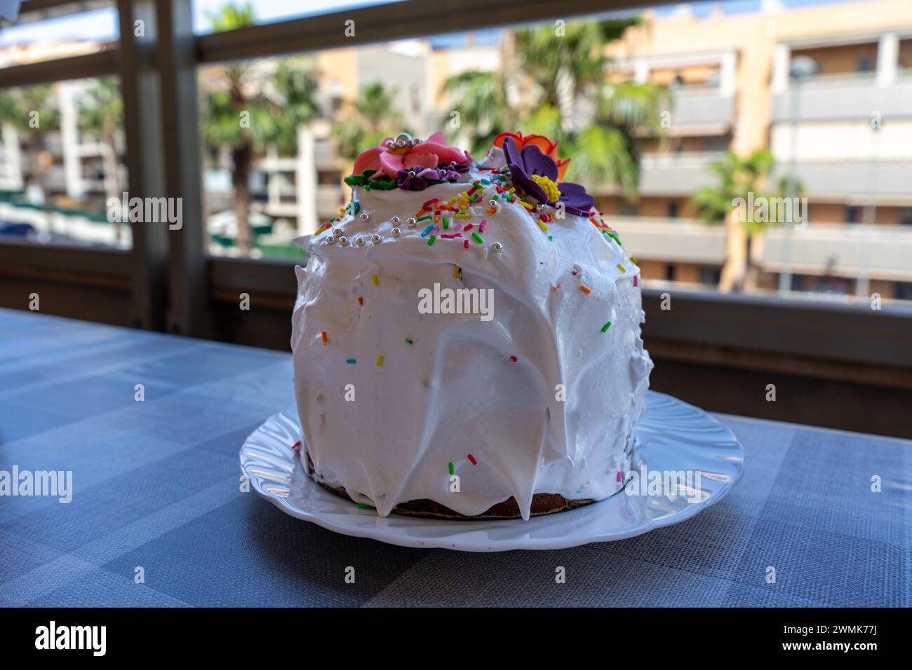 Traditional Ukrainian Easter cake (paska) with eggs (pysanky Stock ...