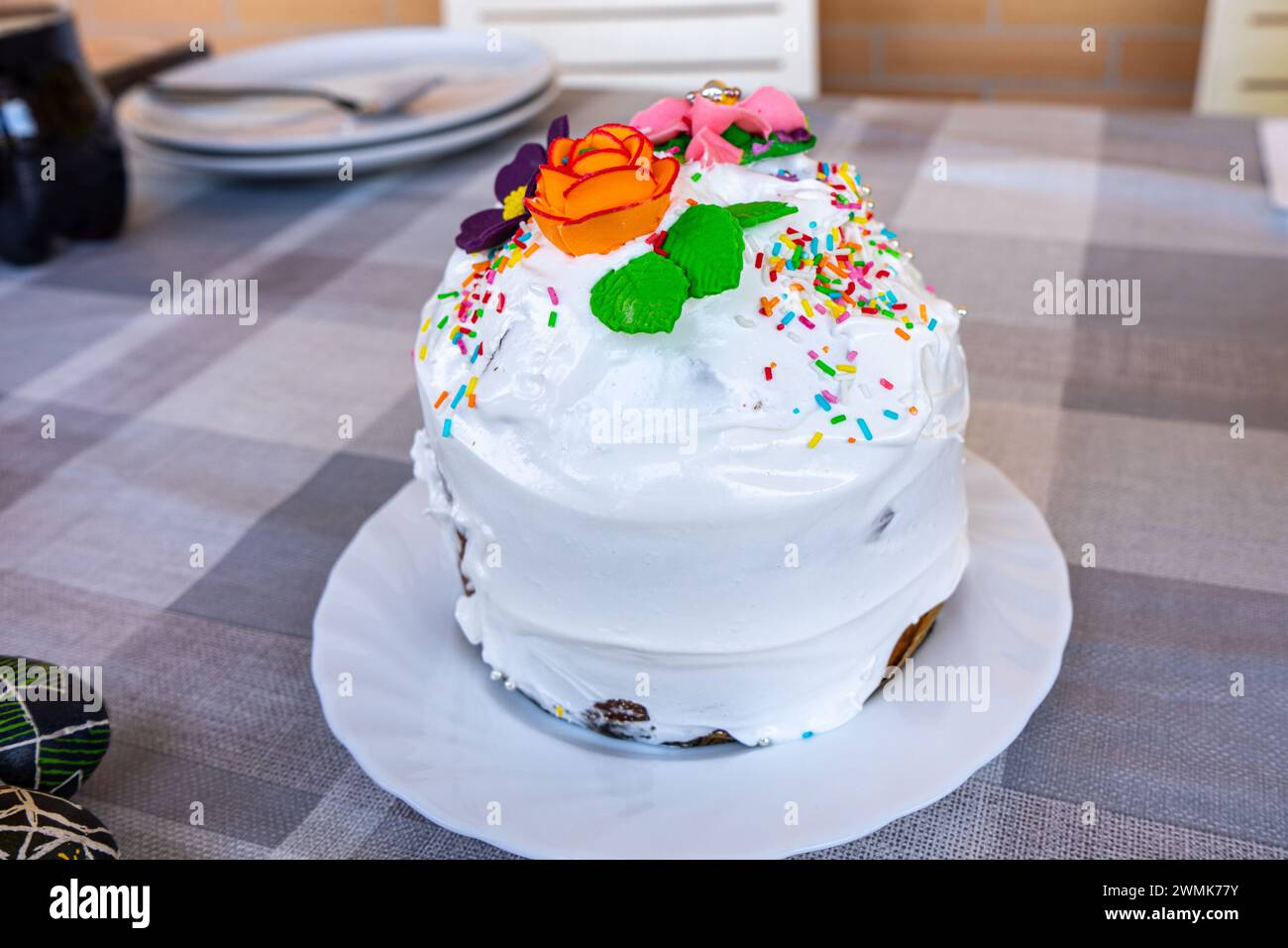 Traditional Ukrainian Easter cake (paska) with eggs (pysanky Stock ...