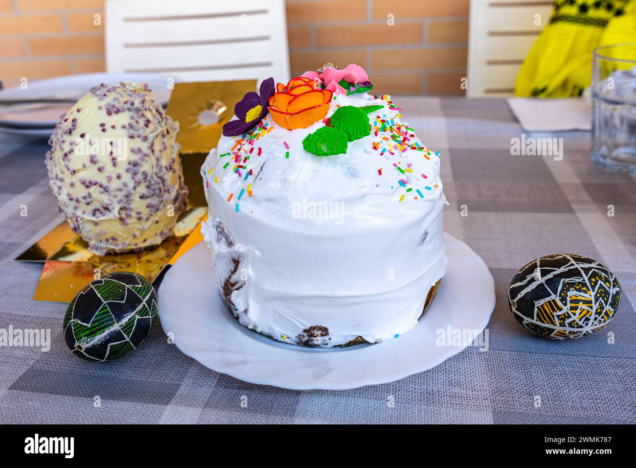 Traditional Ukrainian Easter cake (paska) with eggs (pysanky Stock ...