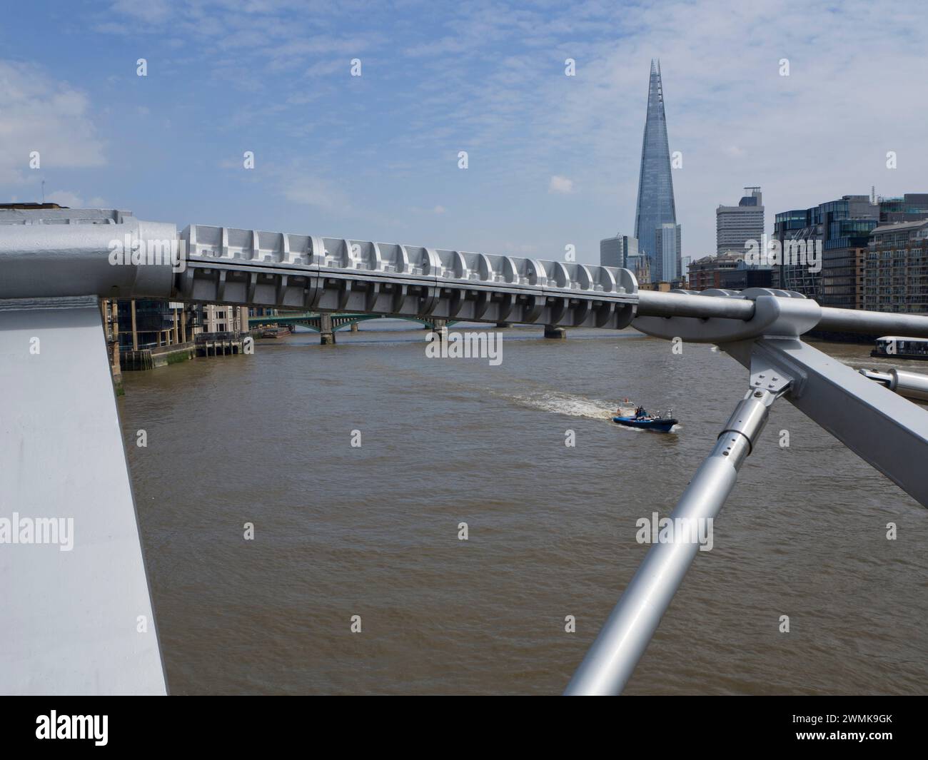 Boat passing the shard hi-res stock photography and images - Alamy