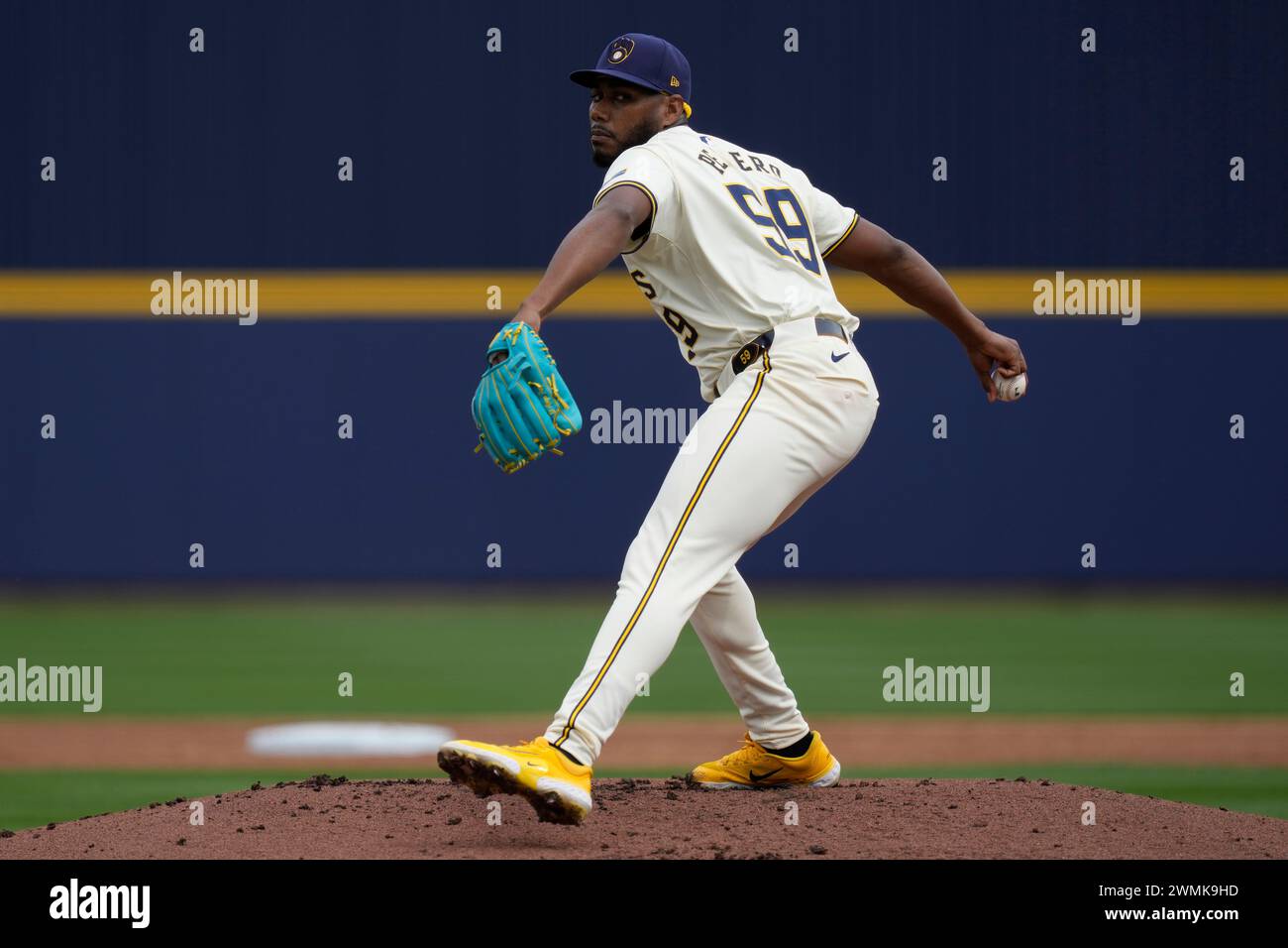 Milwaukee Brewers pitcher Elvis Peguero throws during the second inning ...