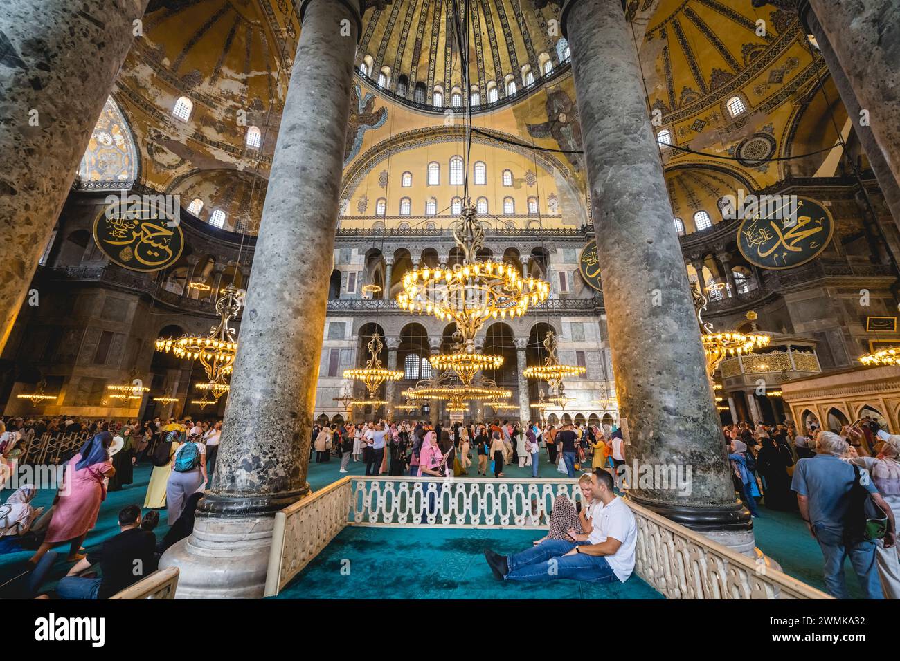 Hagia Sophia Grand Mosque interior, Istanbul, Turkey © Dosfotos/Axiom Stock Photo - Alamy