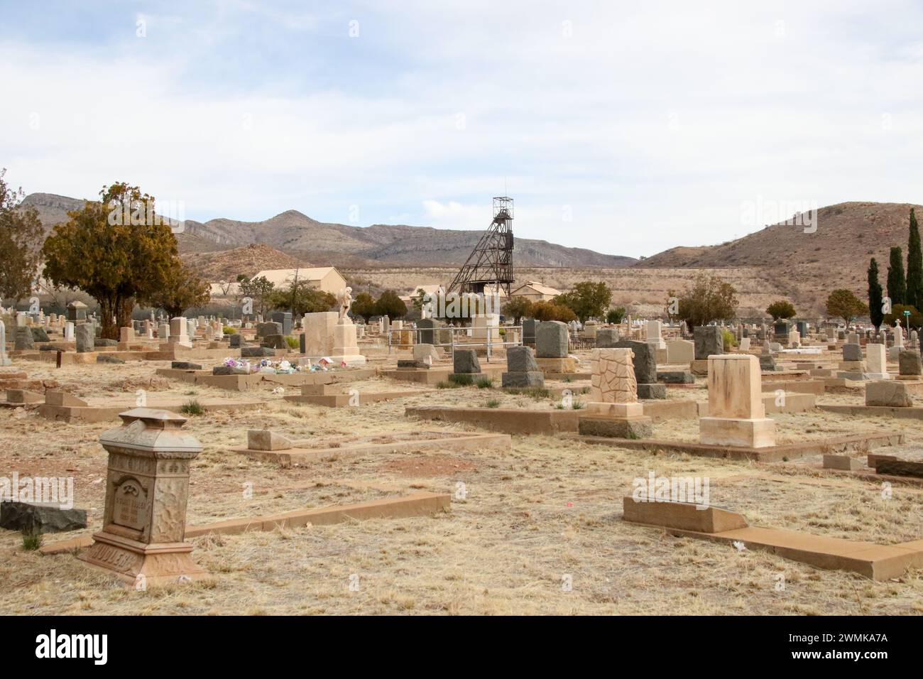 Evergreen cemetery hi-res stock photography and images - Alamy