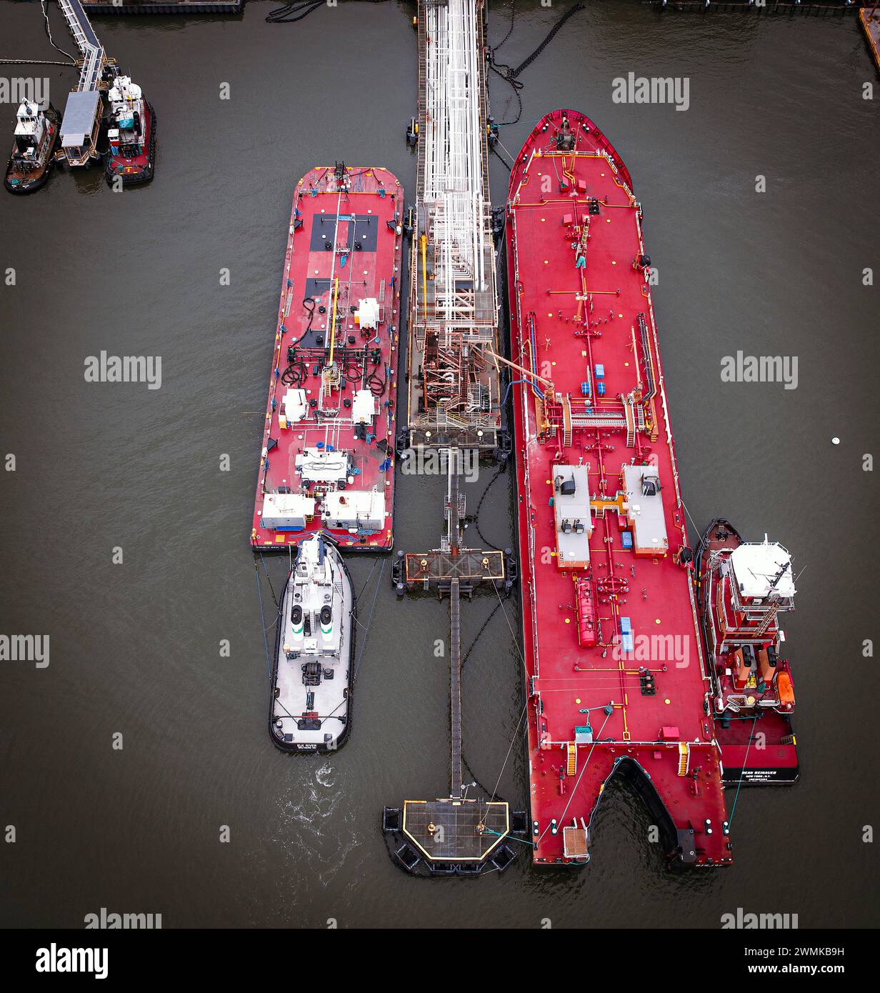 Bulk liquids shipping industry hi-res stock photography and images - Alamy