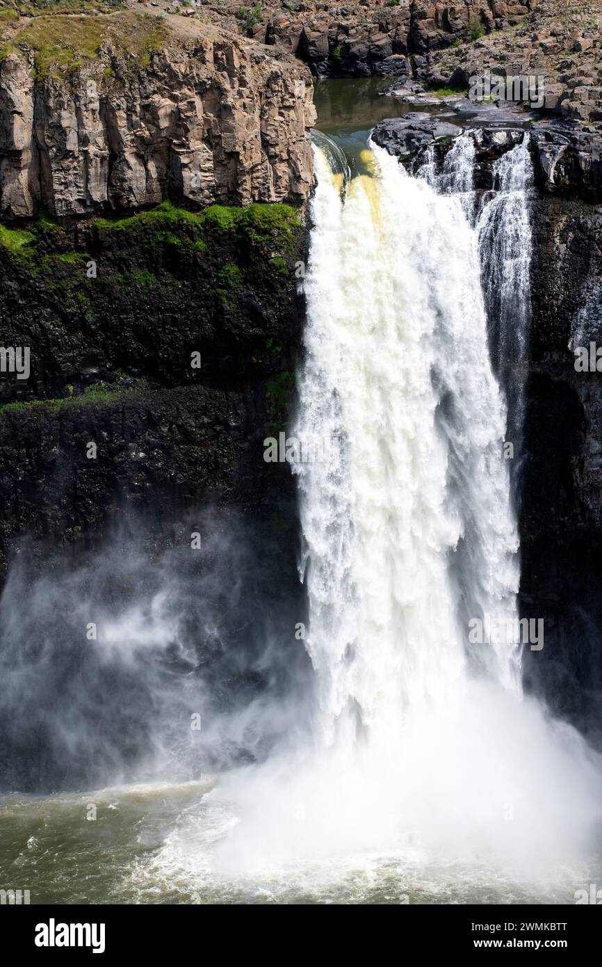 Close-up view of the gushing water of the Palouse Falls in Palouse ...