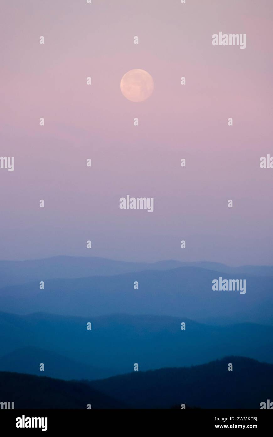 Full moon pink sky hi-res stock photography and images - Alamy