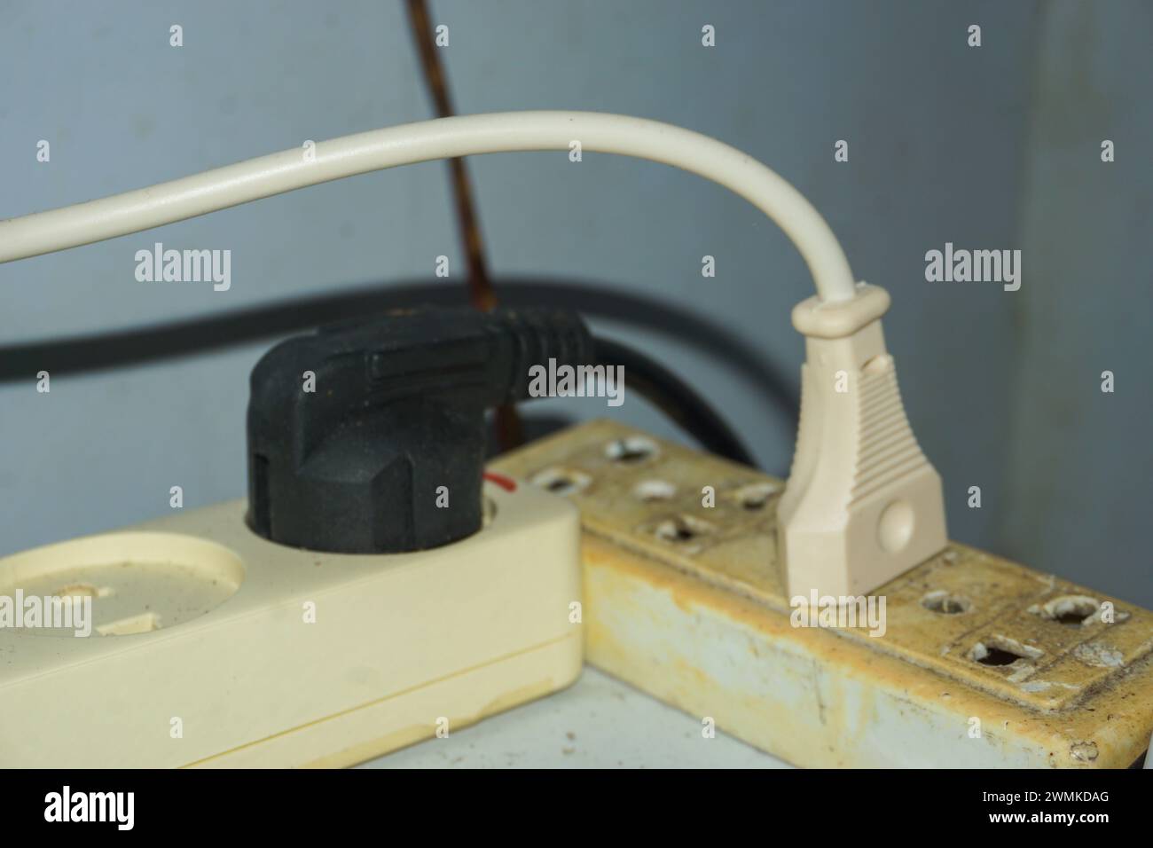 Photos install hi-res stock photography and images - Alamy