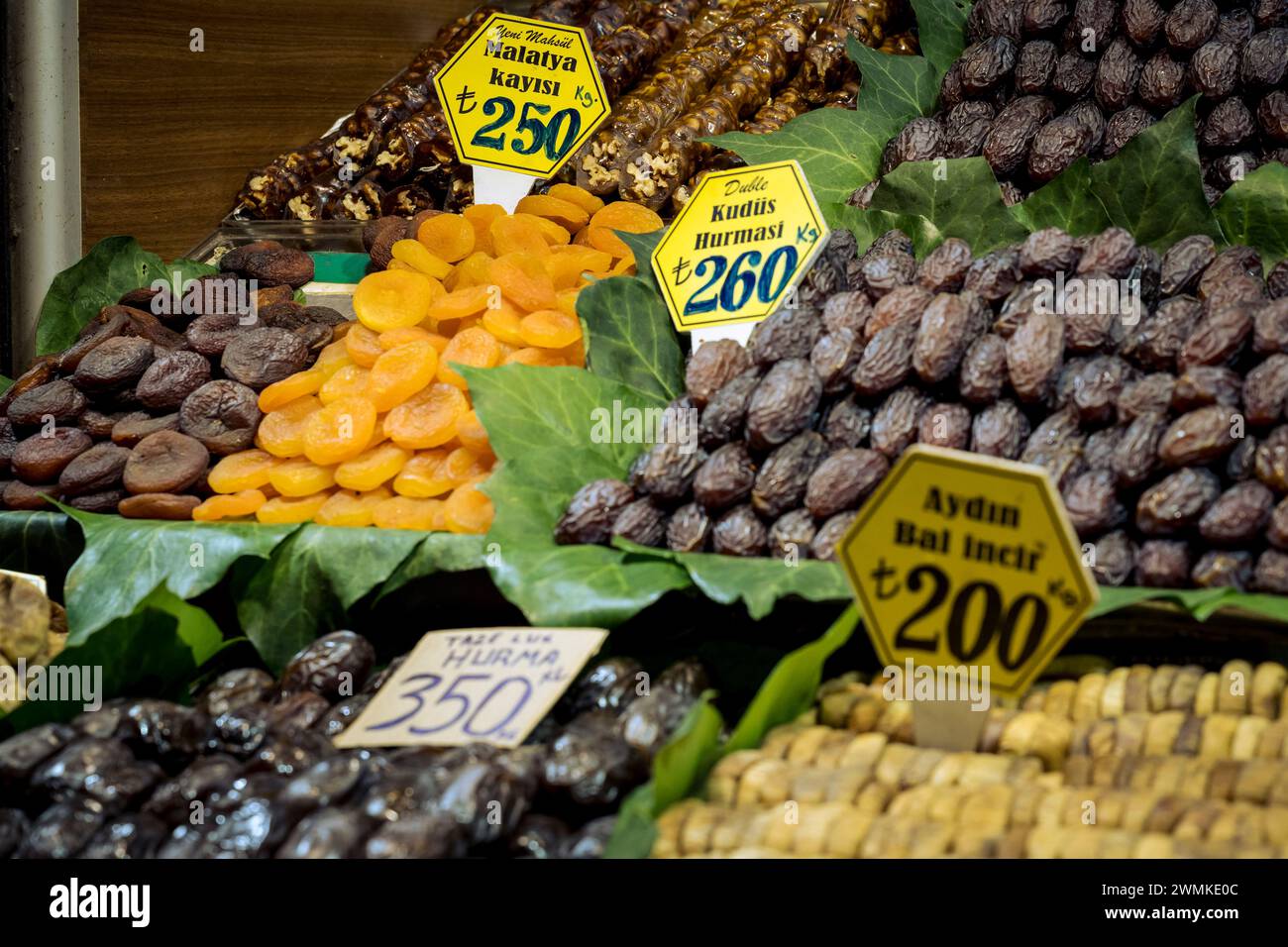 Fruits nuts grand bazaar istanbul hi-res stock photography and images ...