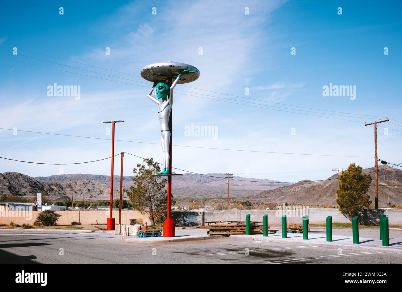 Alien Jerky road side attraction and store, Baker, California ...