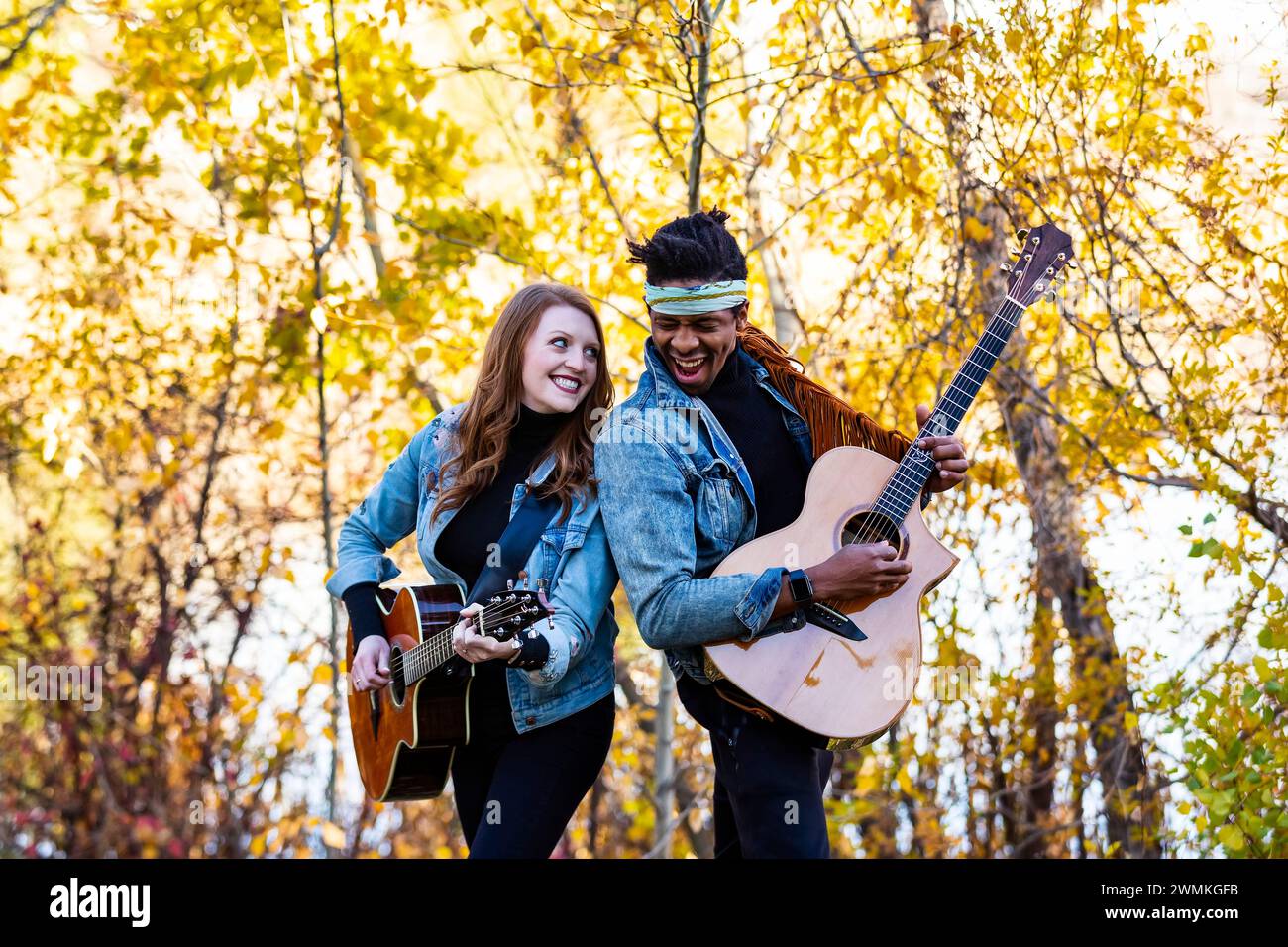 Two people playing guitars hi-res stock photography and images - Alamy