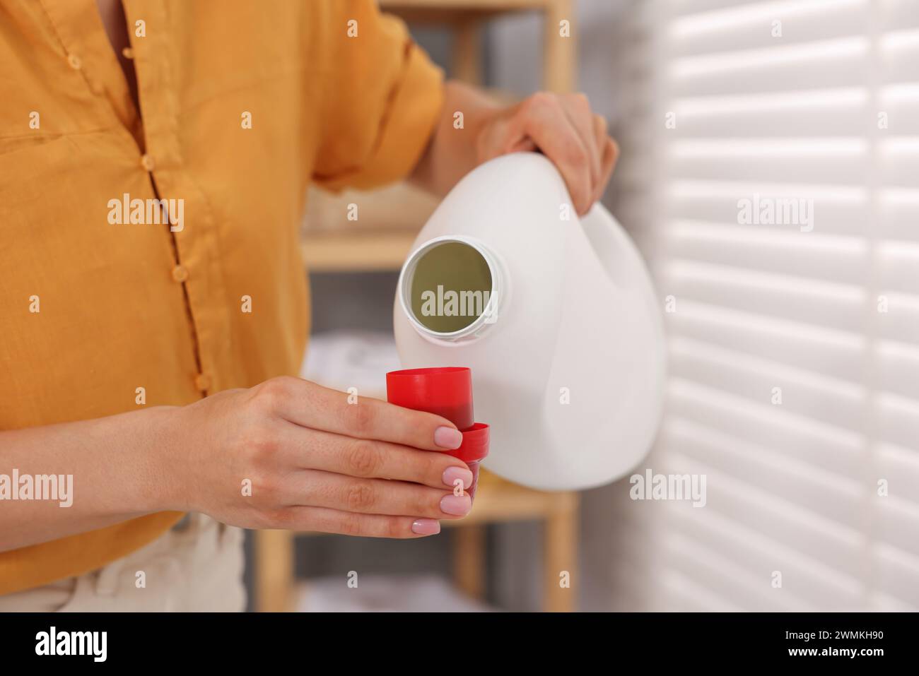 Female hand pouring detergent hi-res stock photography and images - Alamy