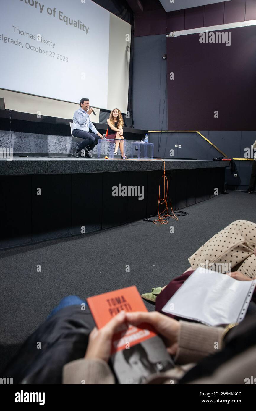 Picture of a portrait of Thomas Piketty posing before a conference in ...