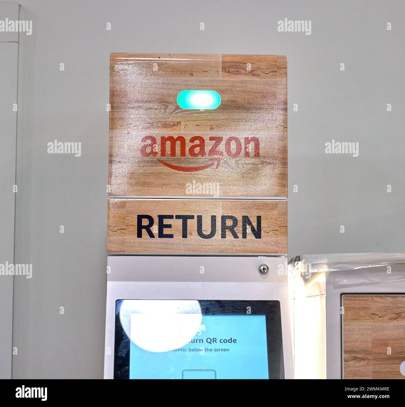 Customer return store hi-res stock photography and images - Alamy