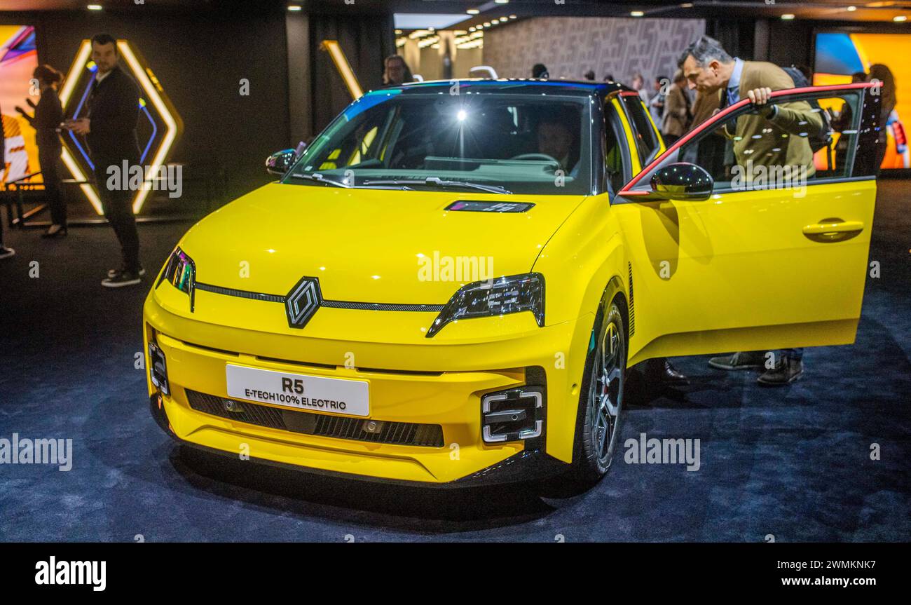 Renault r5 e tech hi-res stock photography and images - Alamy