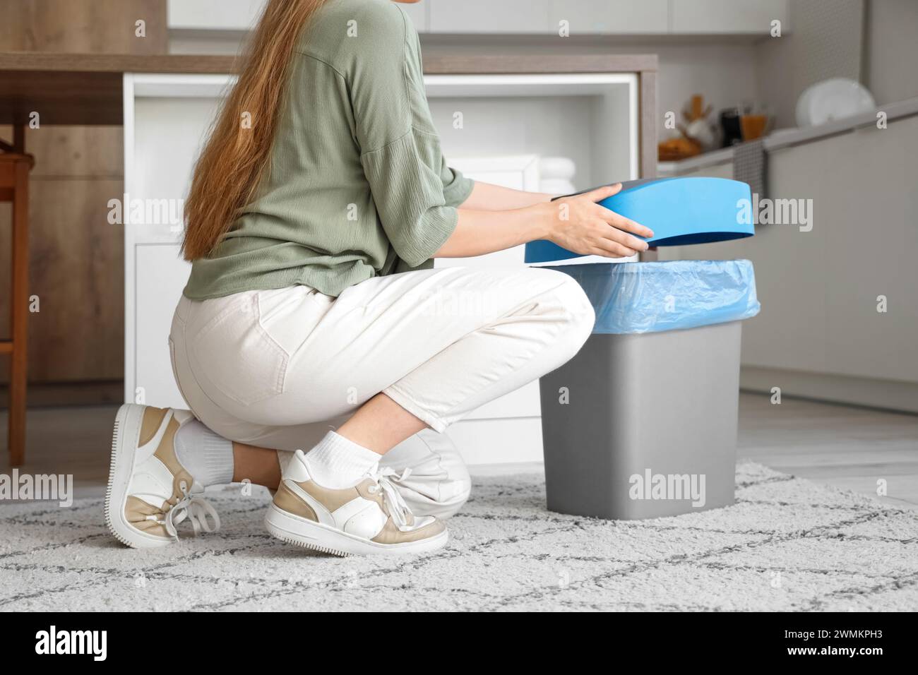Woman closing lid empty hi-res stock photography and images - Alamy
