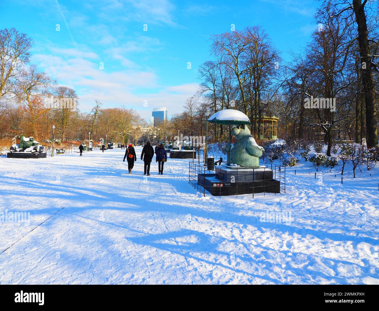 Brussels christmas market palace hi-res stock photography and images ...