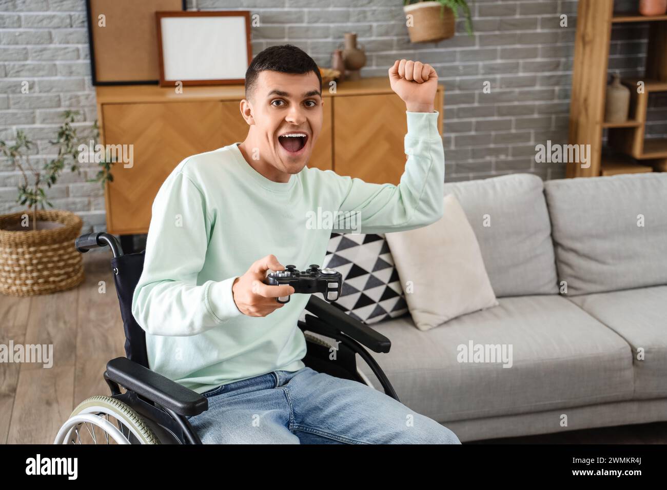Smiling wheelchair game hi-res stock photography and images - Alamy
