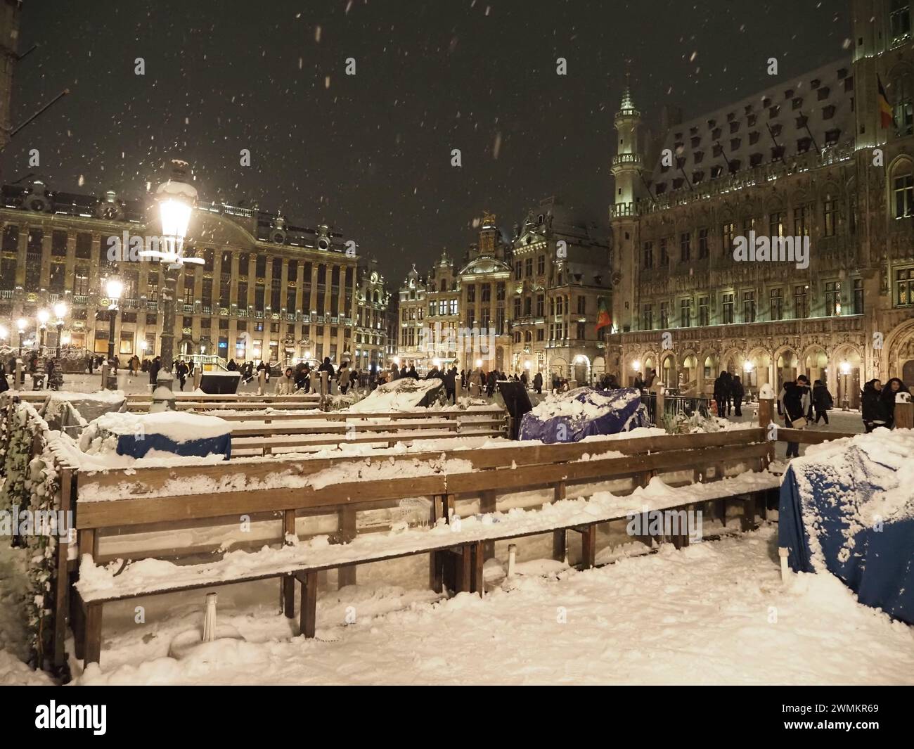 Brussels christmas market palace hi-res stock photography and images ...