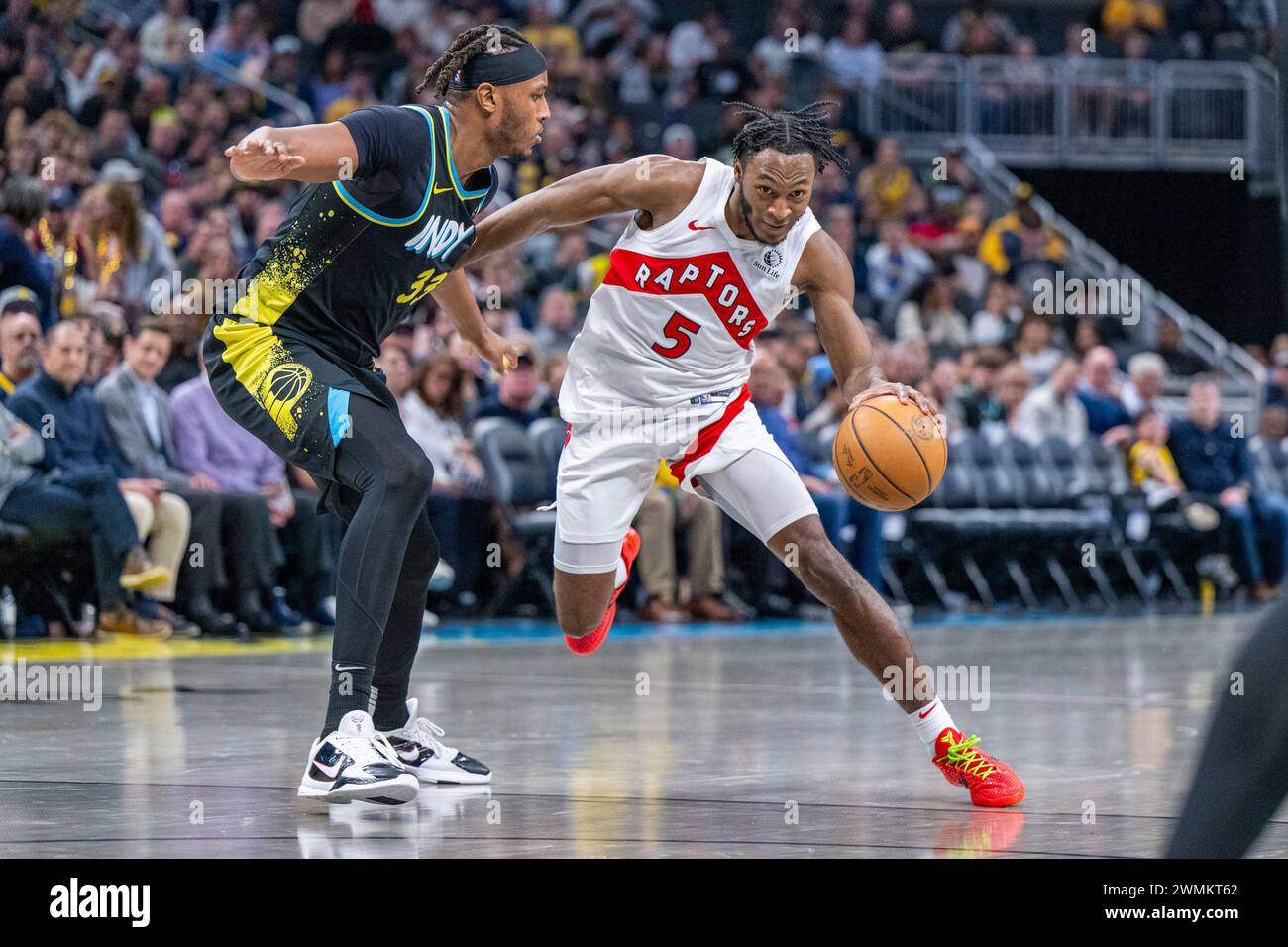 Toronto Raptors guard Immanuel Quickley (5) moves around the defense of ...