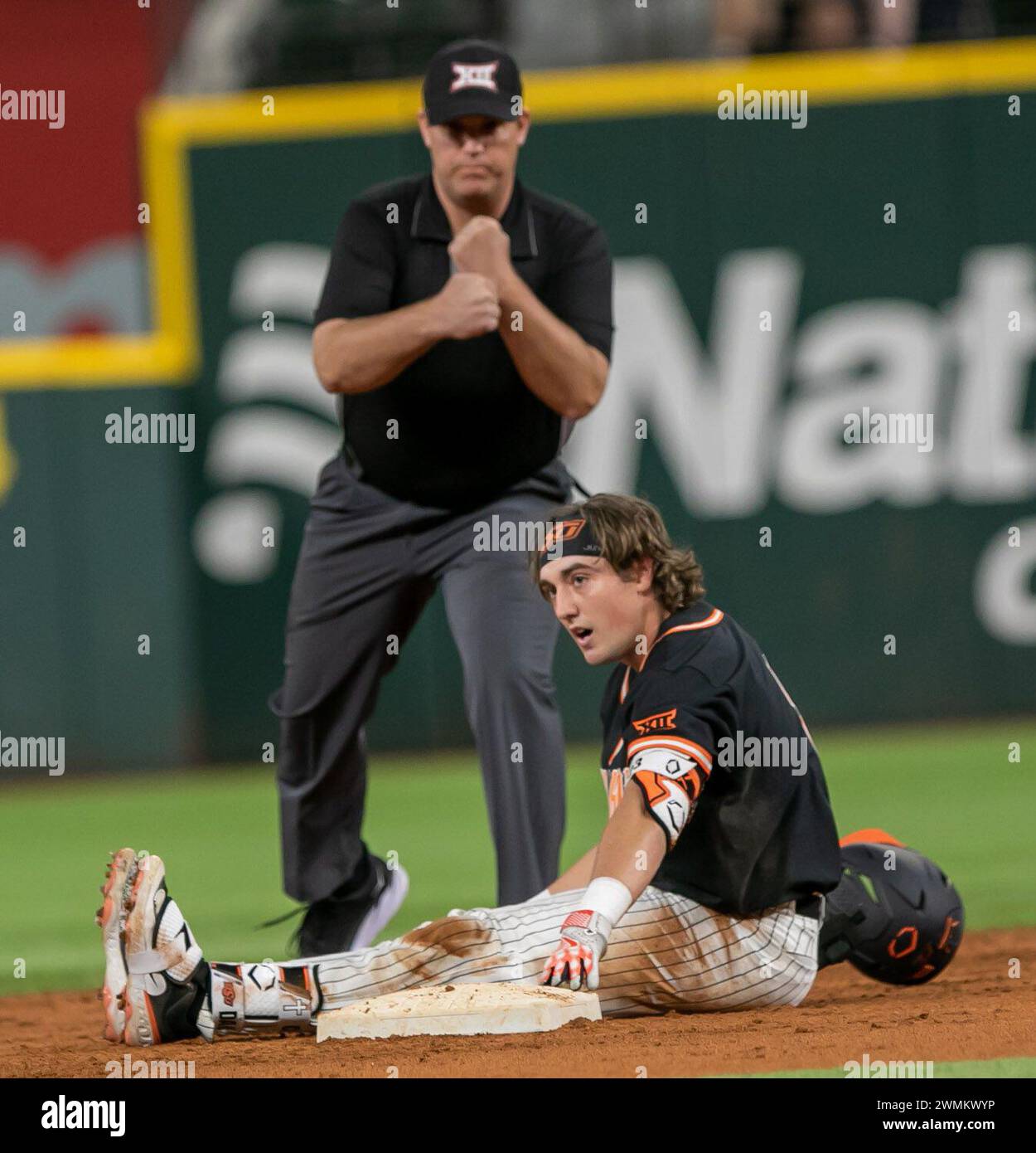 College baseball catcher hi-res stock photography and images - Alamy
