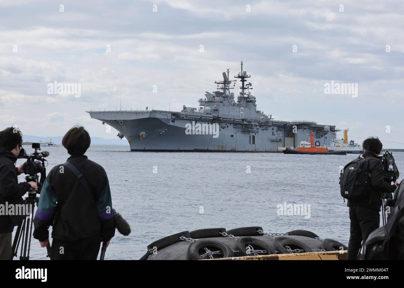 USS America(LHA-6), an amphibious assault ship of the United States ...