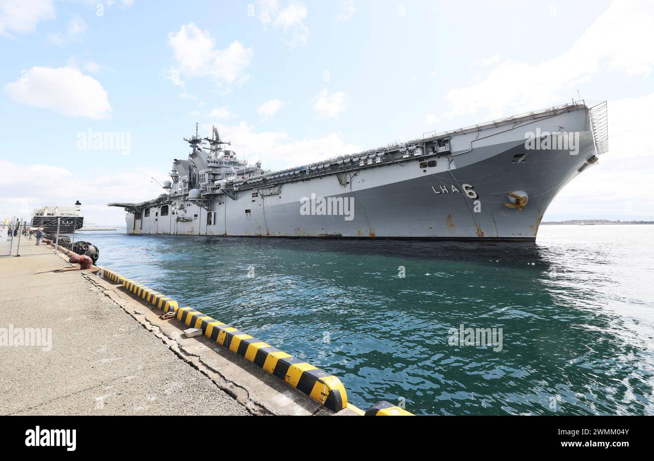 USS America(LHA-6), an amphibious assault ship of the United States ...