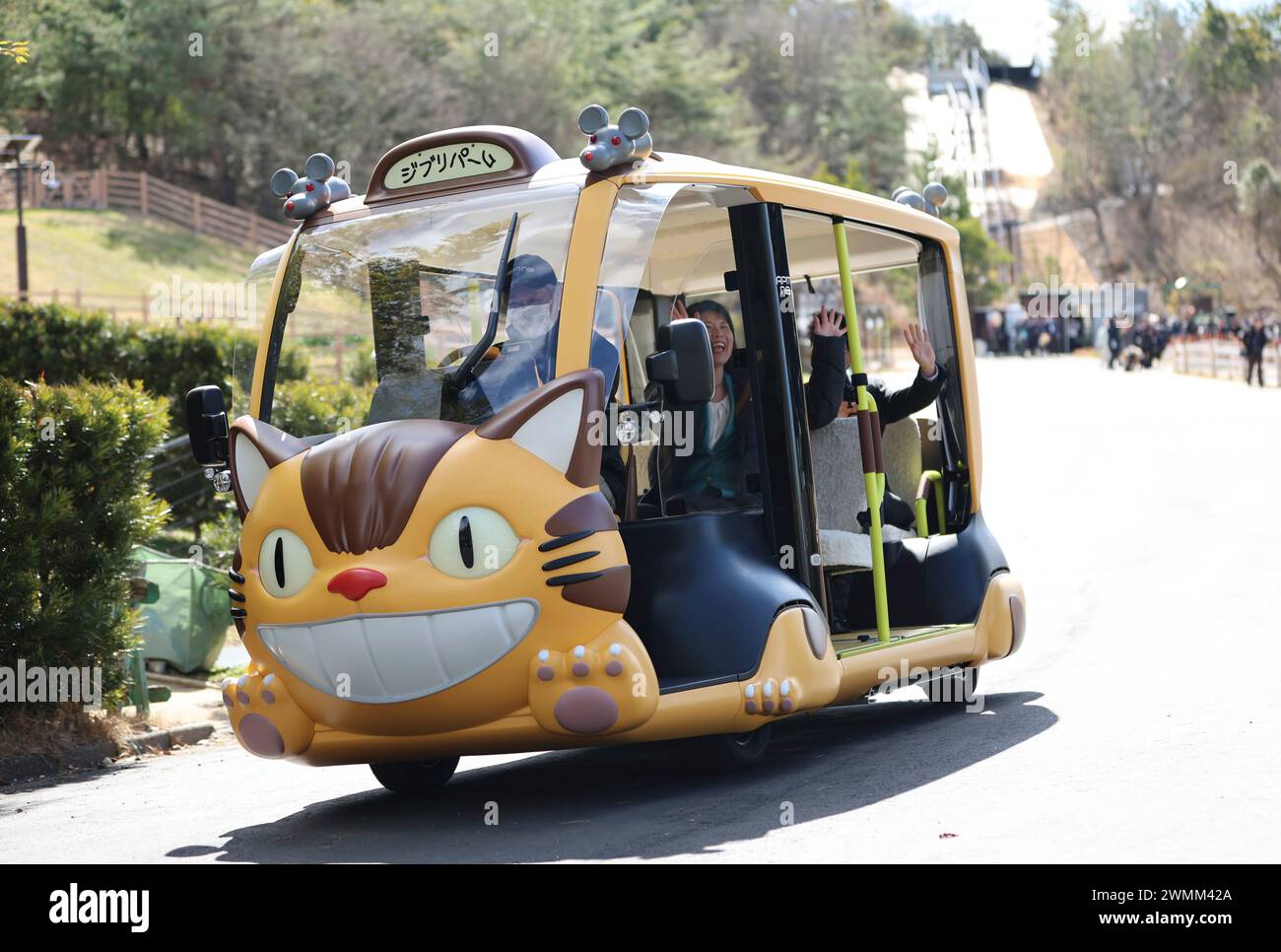 The "APM Cat Bus" is unveiled at the Expo 2005 Aichi Commemorative Park ...