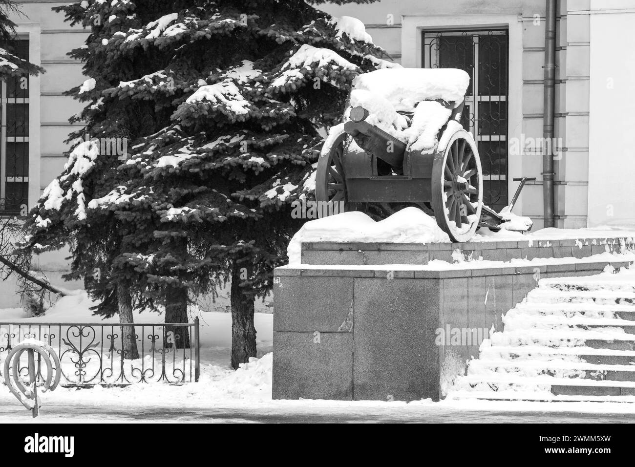 Covered parapet hi-res stock photography and images - Alamy